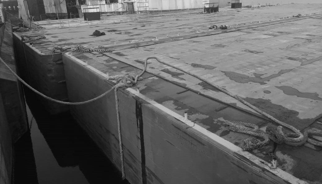 2500 Ton Ocean Going Deck Barge - Heartland Barge