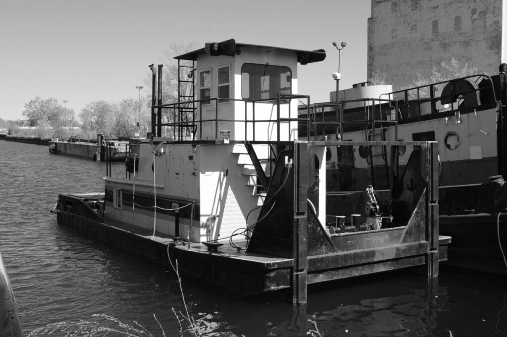 500 HP Push Boat - Heartland Barge