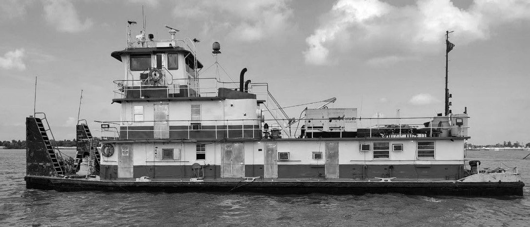1200 HP Push Boat - Heartland Barge