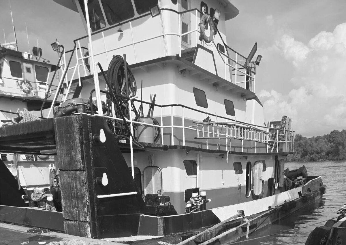 1500 HP Push Boat for Fully Found Charter - Heartland Barge