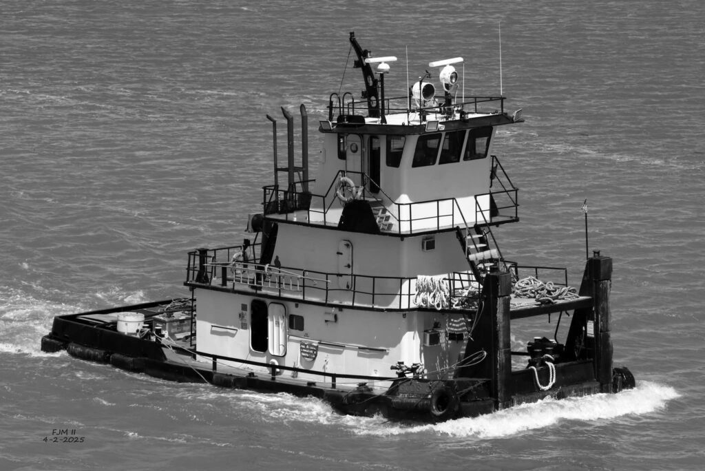 800 HP Push Boat - Heartland Barge
