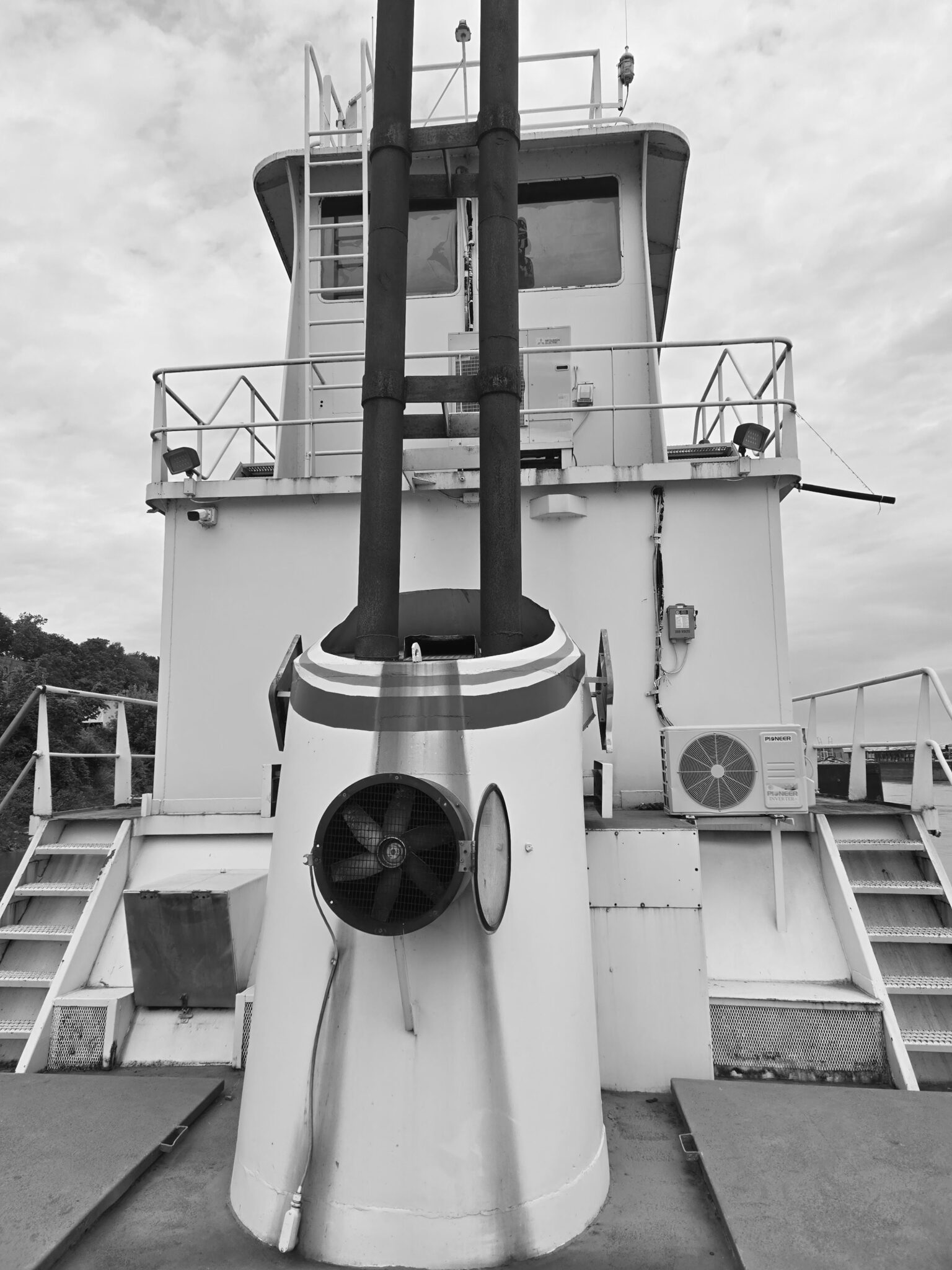 1500 HP Push Boat - Heartland Barge